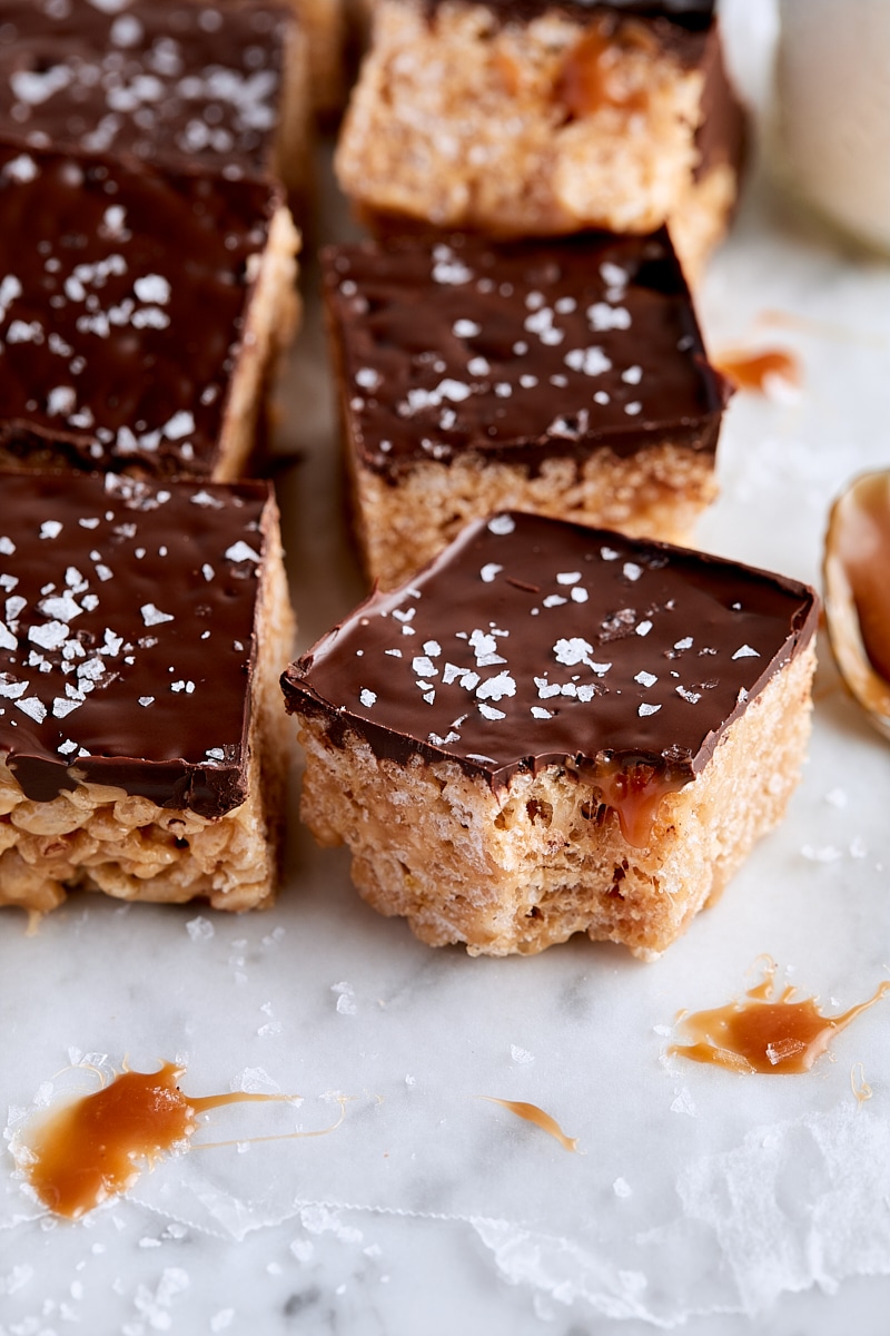 Salted Caramel Rice Krispie Treats (with Chocolate!) - Tutti Dolci ...